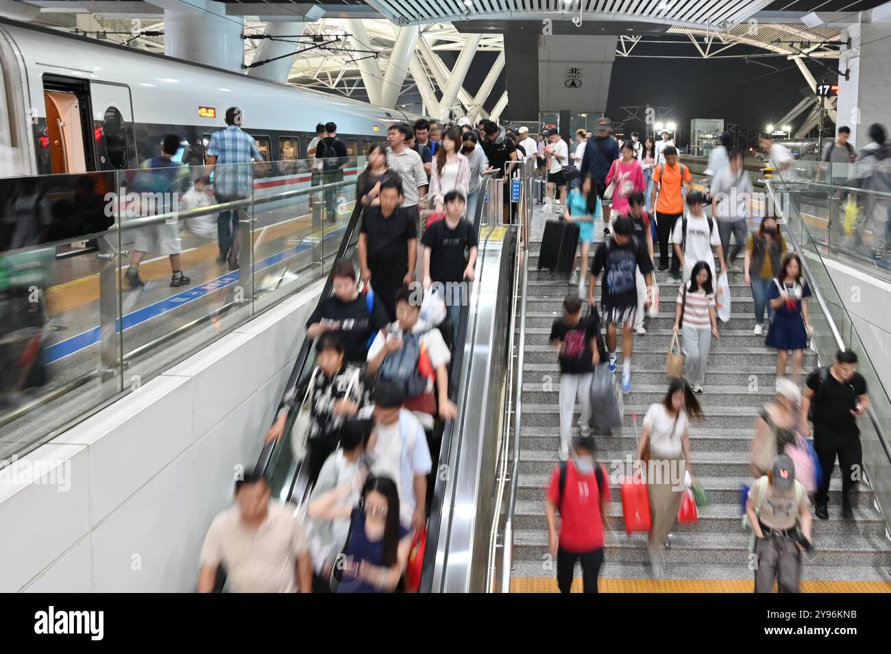 **CHINESE MAINLAND, HONG KONG, MACAU AND TAIWAN OUT** Passengers crowd Shenzhenbei railway ...
