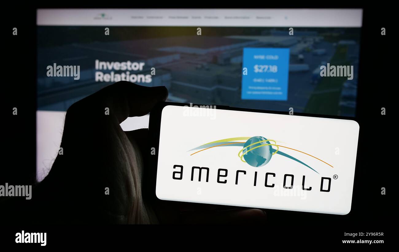 Americold logo hi-res stock photography and images - Alamy