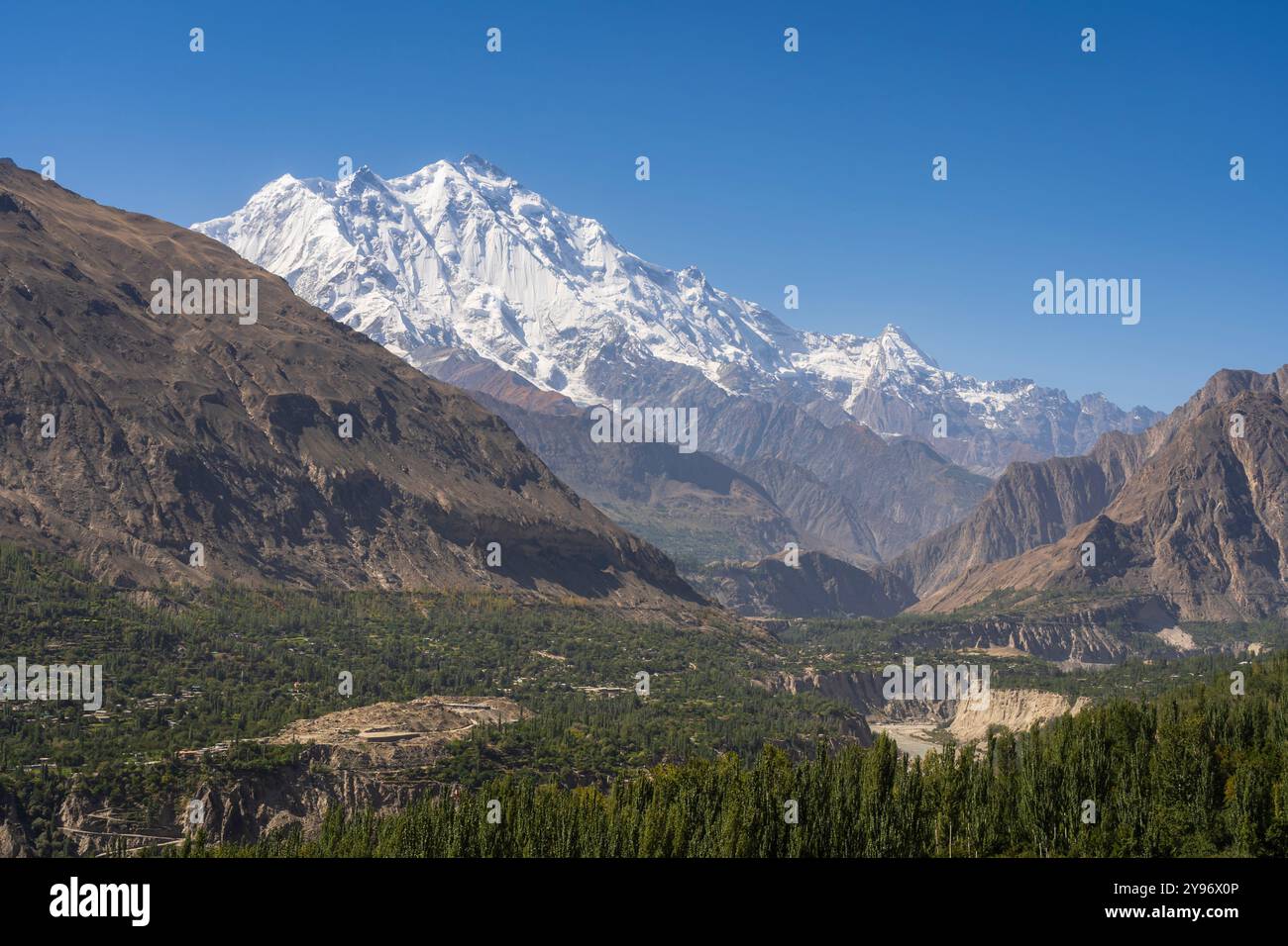 Scenic landscape view of mount Rakaposhi in Karakoram mountain range ...