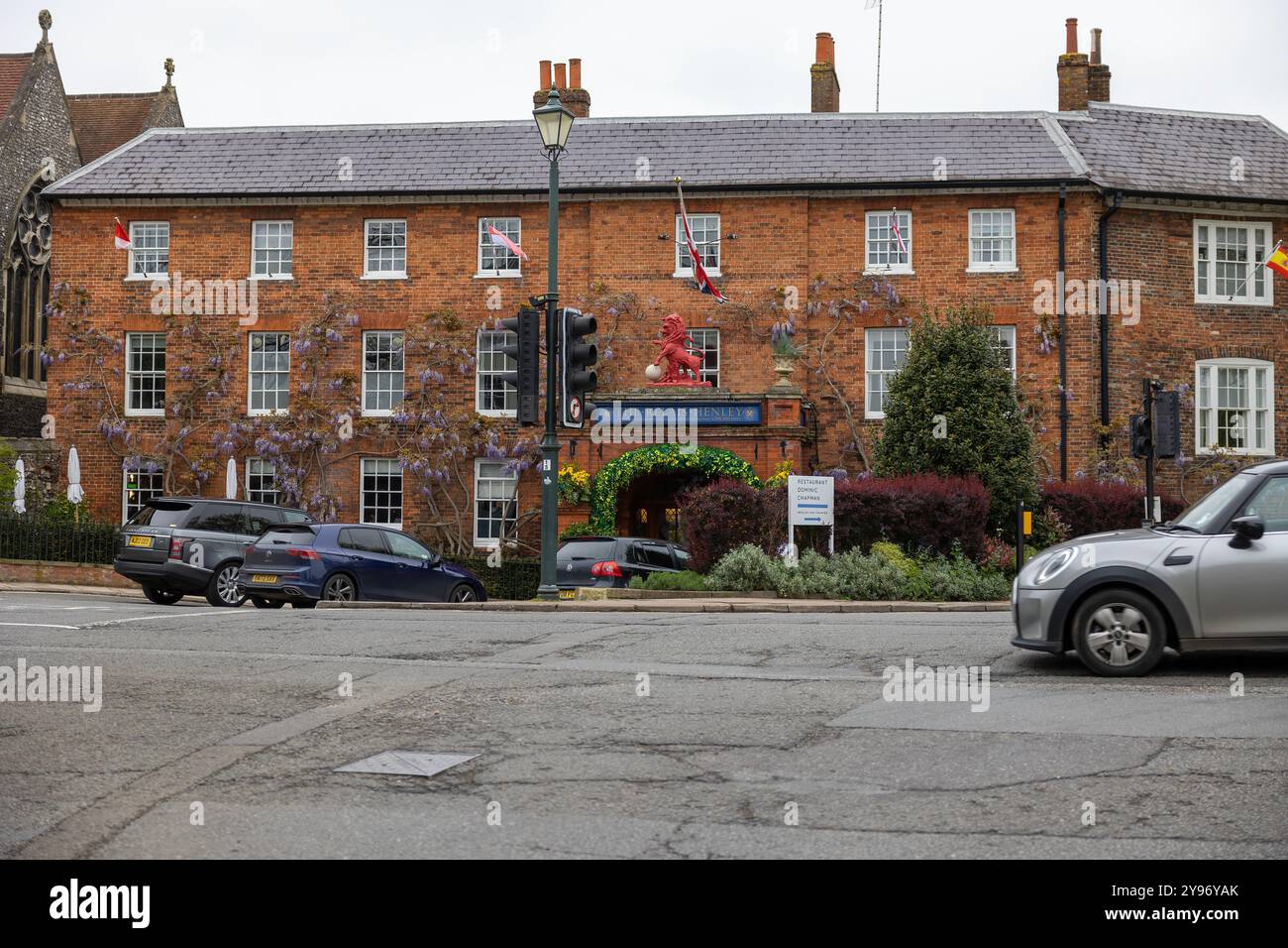 British pub architecture hi-res stock photography and images - Alamy
