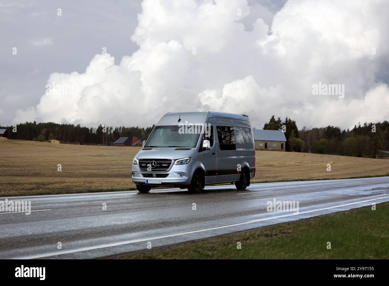 Mercedes benz sprinter 2021 hi-res stock photography and images - Alamy