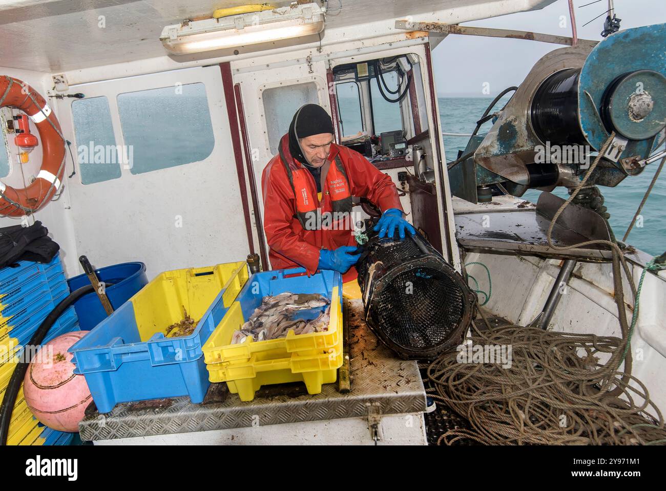 Sea trip with fisherman Thomas Gourlet, net and trap fishing off Doelan ...
