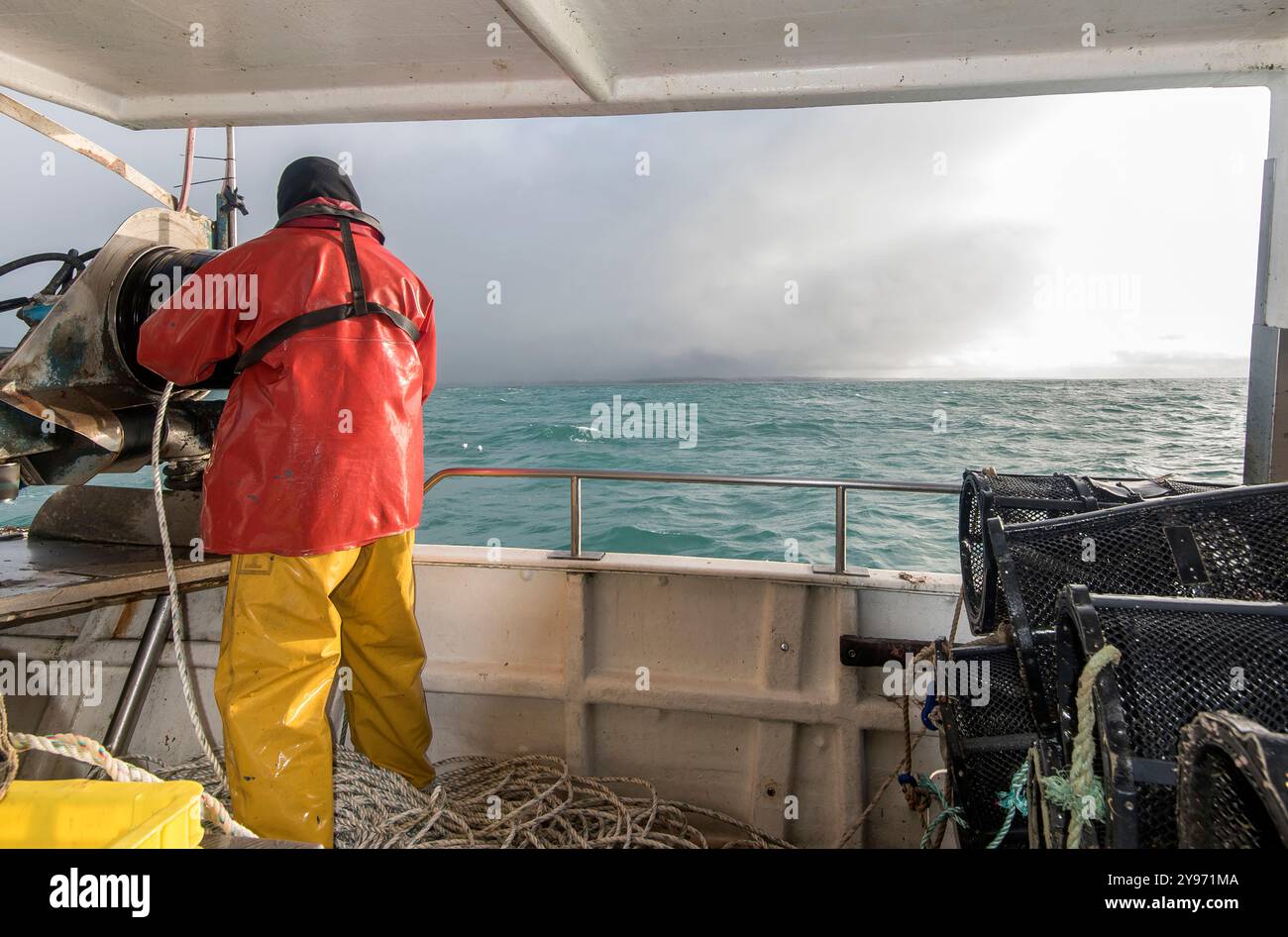 Sea trip with fisherman Thomas Gourlet, net and trap fishing off Doelan ...