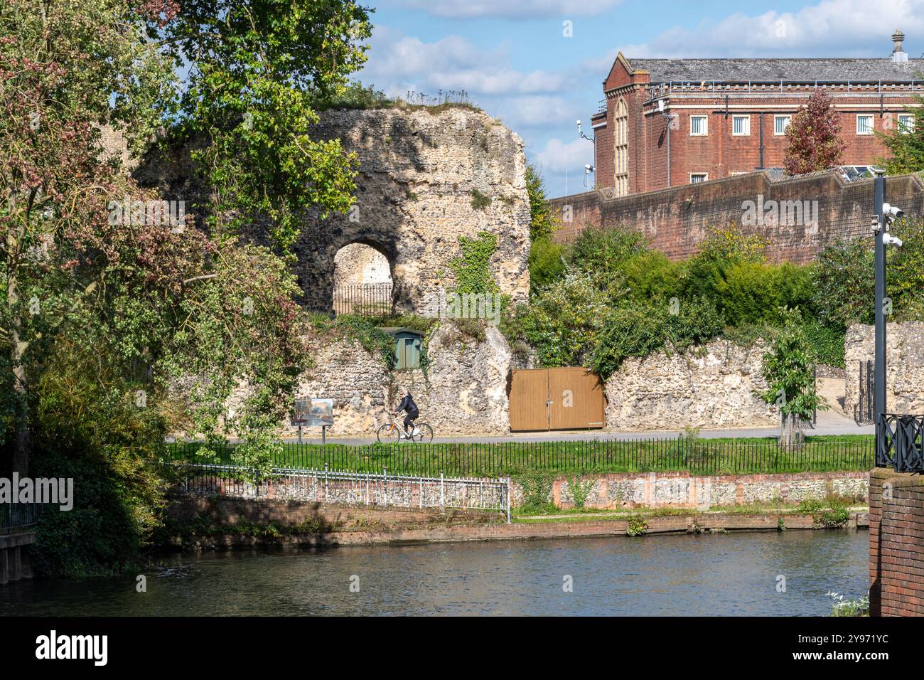 Reading Abbey ruins, Reading, Berkshire, England, UK, view across the ...