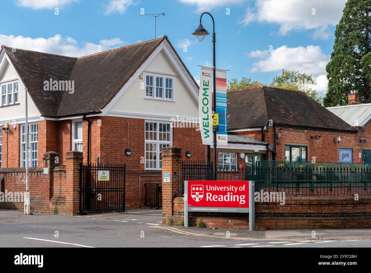 University of Reading Sign at the London Road Campus, Reading ...