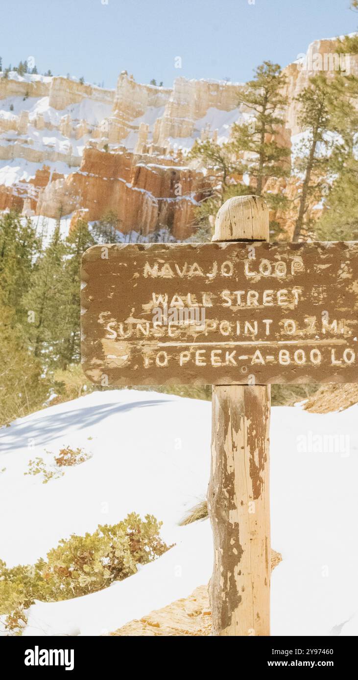 Navajo Loop trail sign in Bryce Canyon Stock Photo - Alamy