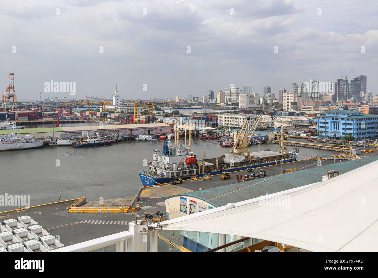Philipines manila cargo hi-res stock photography and images - Alamy