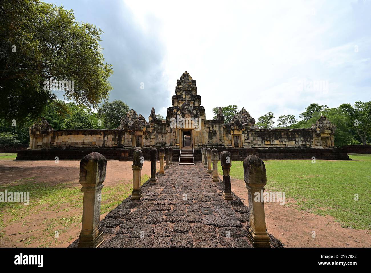 Laterite stone wall hi-res stock photography and images - Alamy