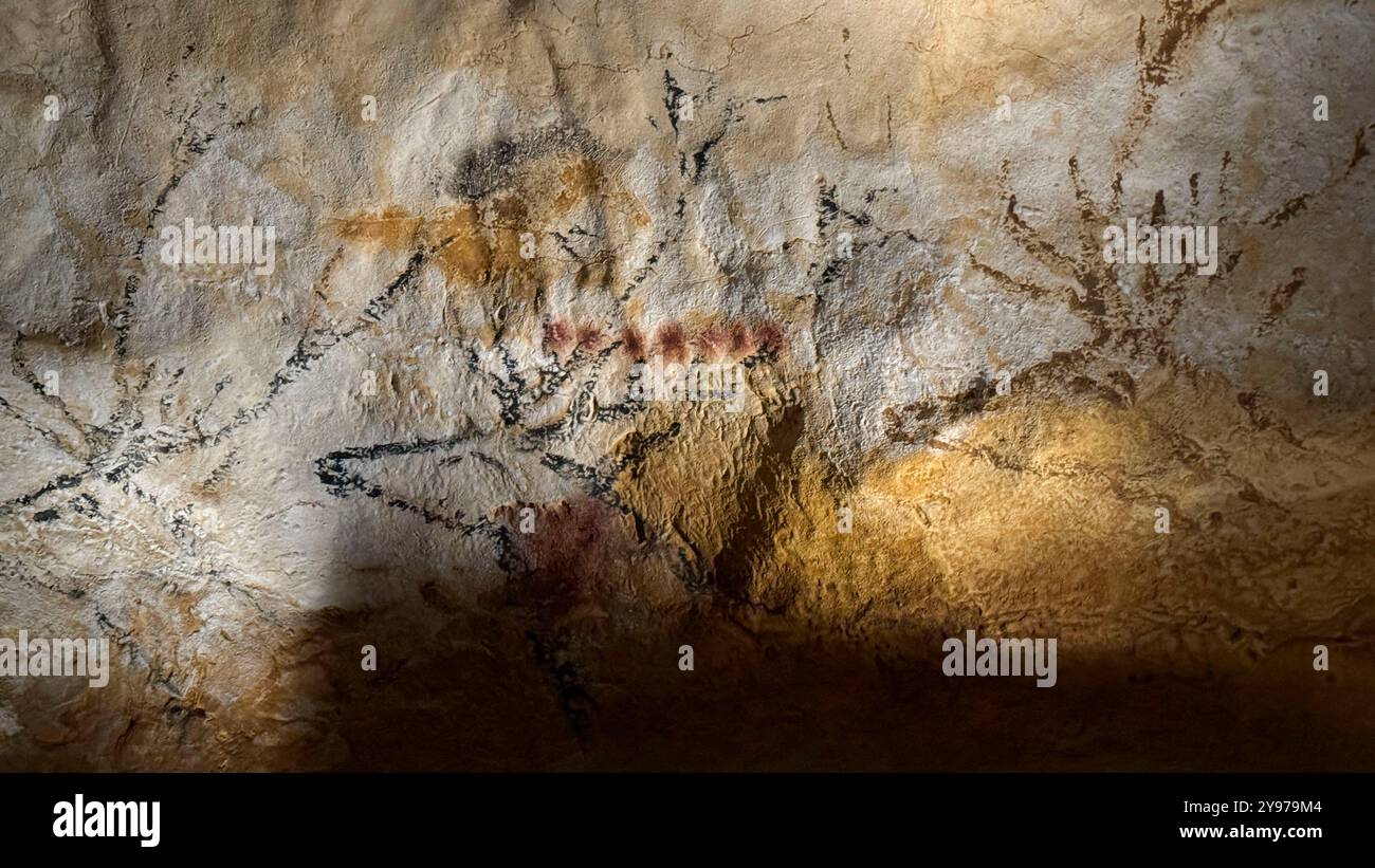 Lascaux cave hi-res stock photography and images - Alamy