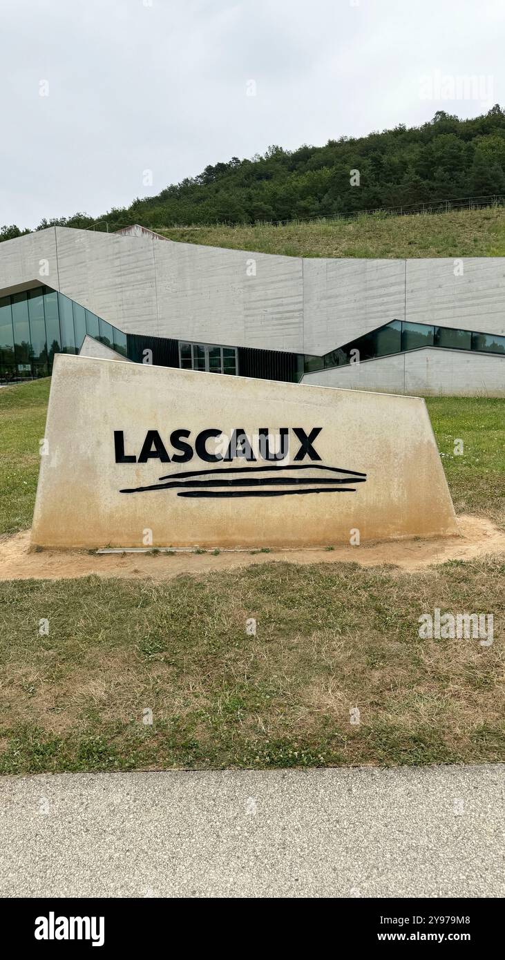 cave paintings in the Lascaux cave Stock Photo - Alamy