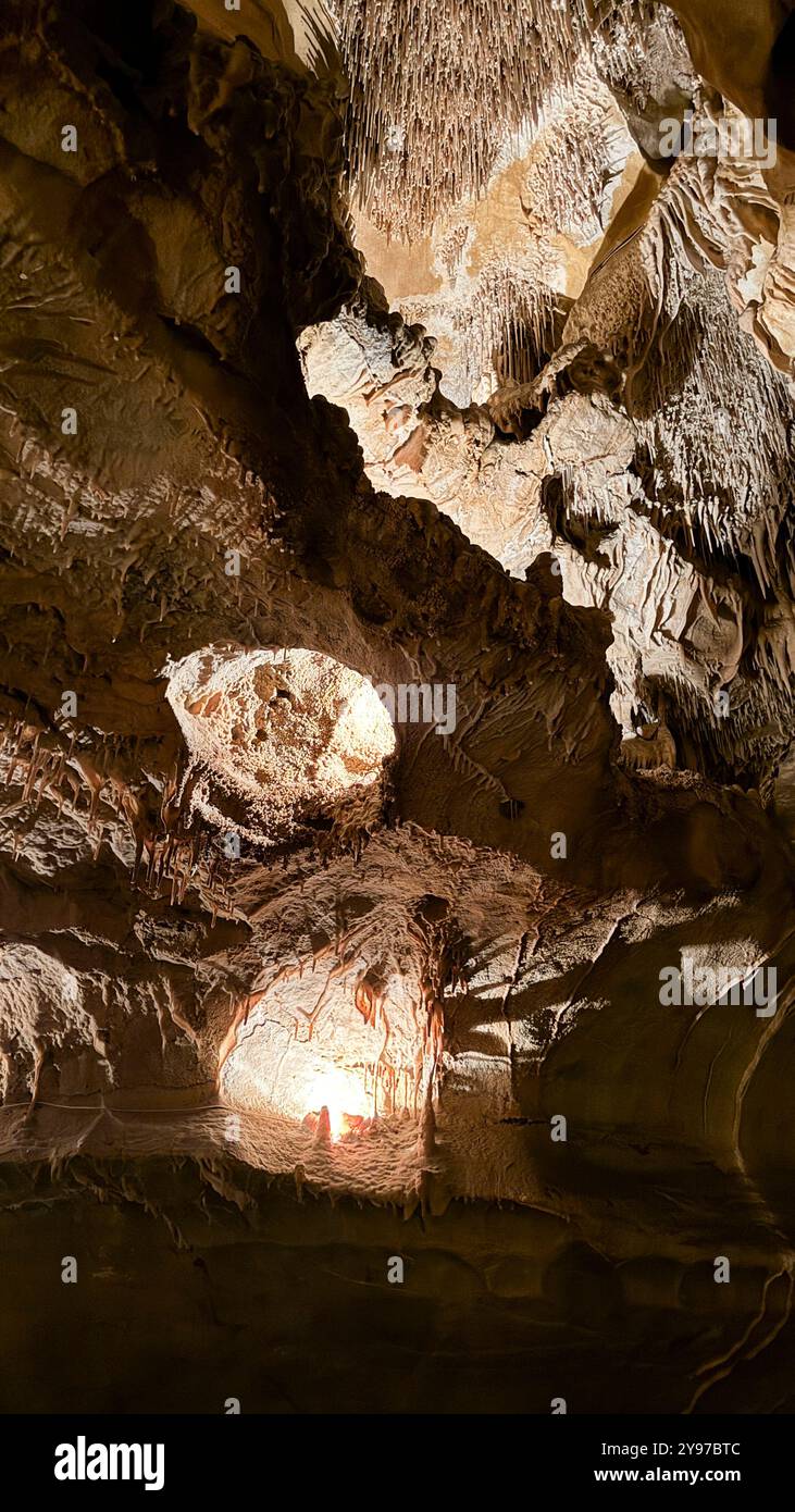 Interior of the prehistoric cave of Cougnac in France Stock Photo - Alamy