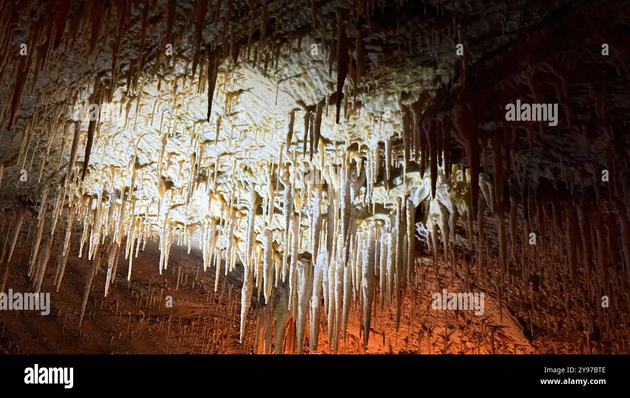 Interior of the prehistoric cave of Cougnac in France Stock Photo - Alamy