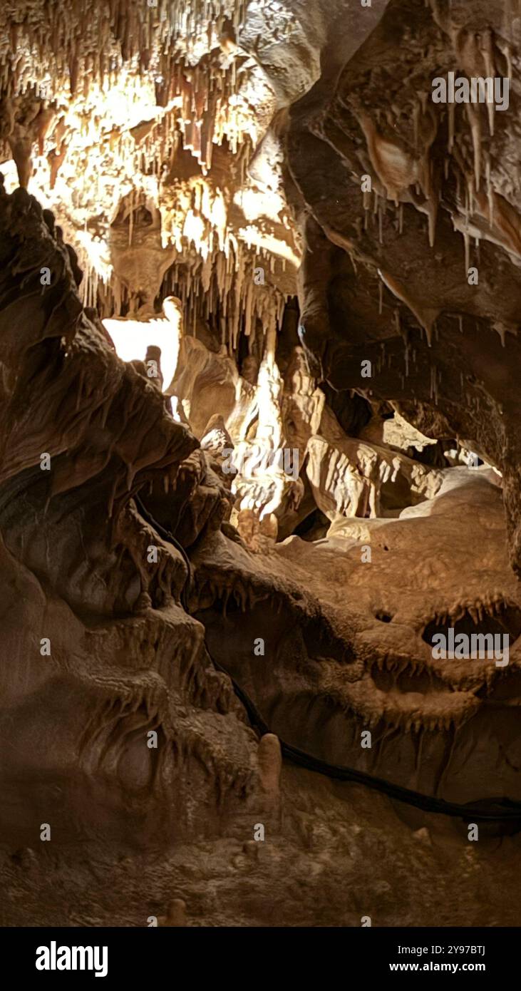 Interior of the prehistoric cave of Cougnac in France Stock Photo - Alamy