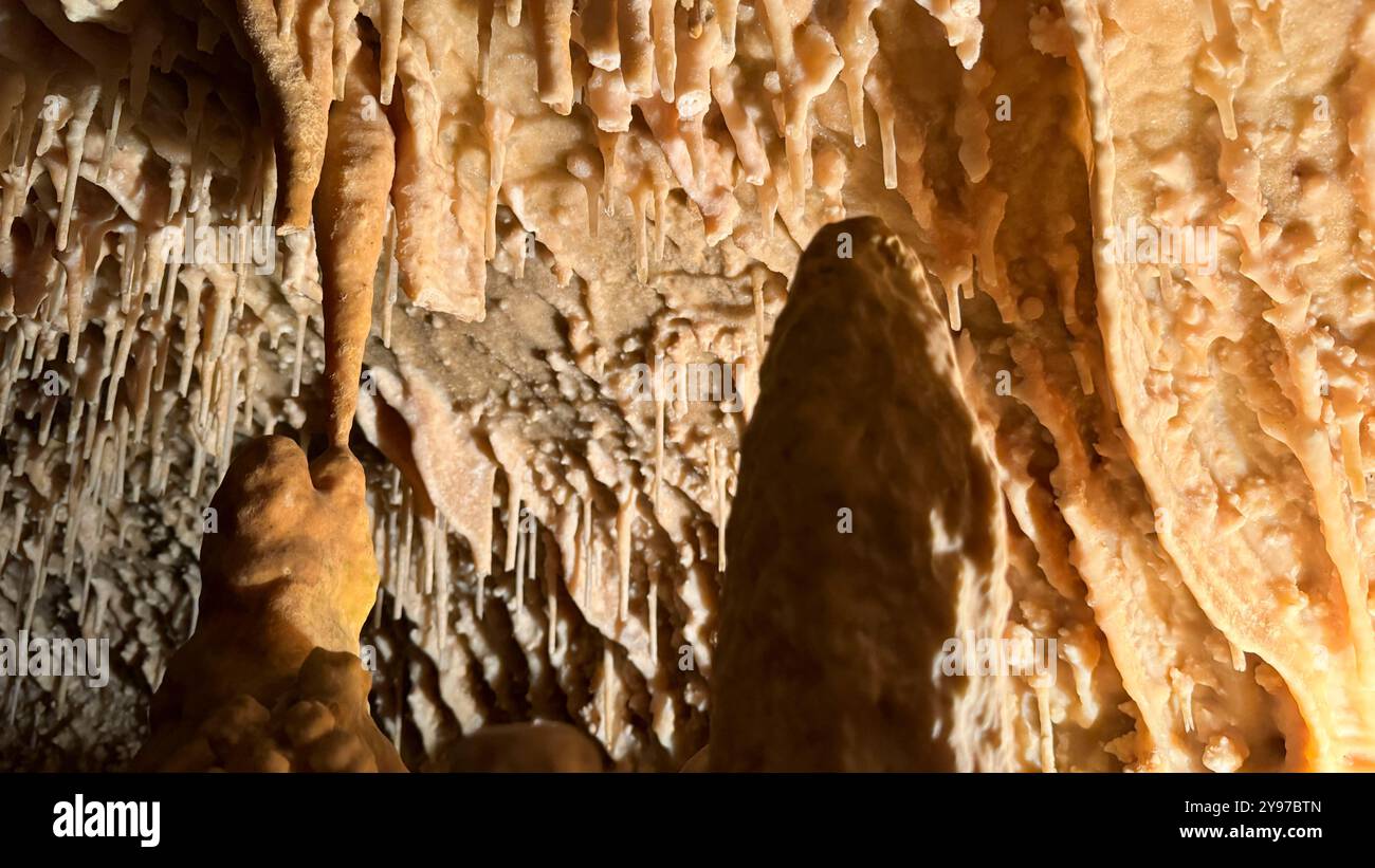 Interior of the prehistoric cave of Cougnac in France Stock Photo - Alamy