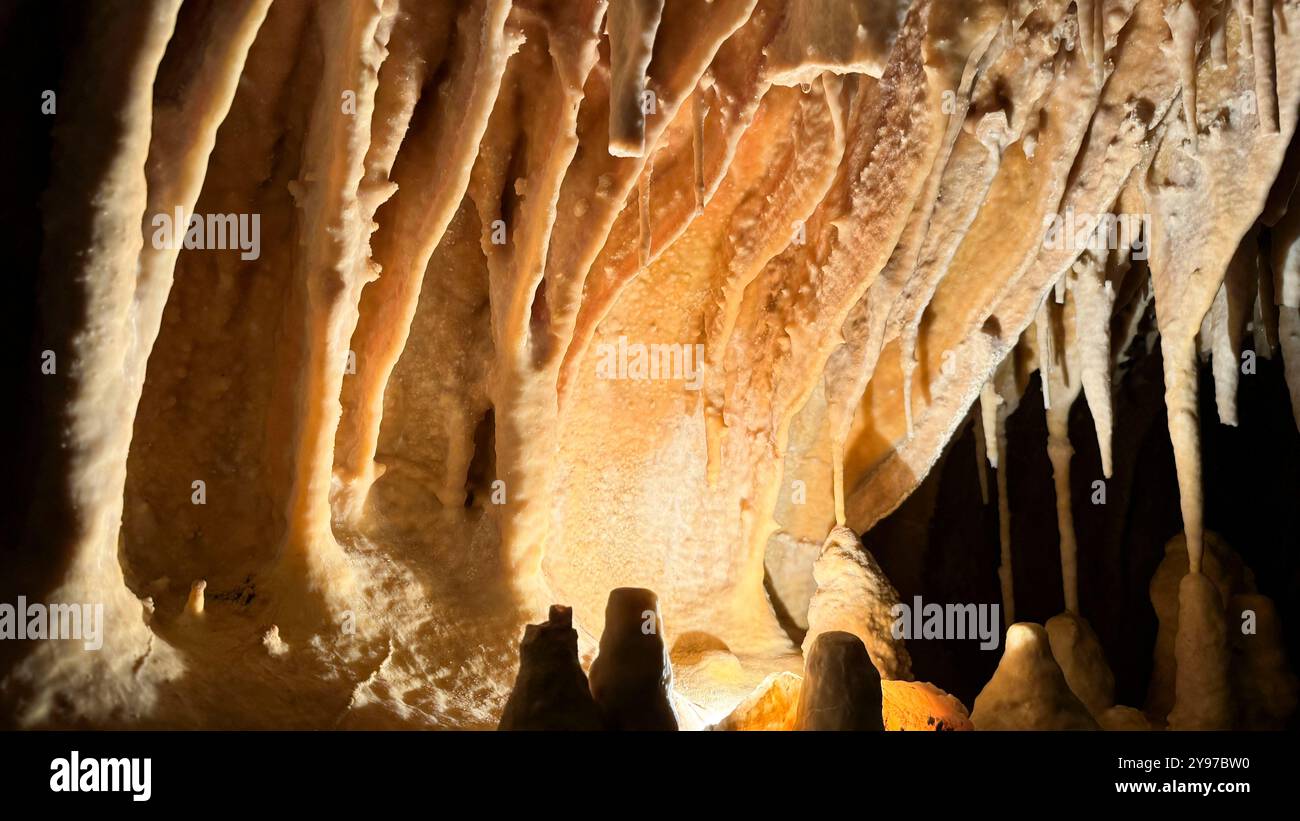 Interior of the prehistoric cave of Cougnac in France Stock Photo - Alamy