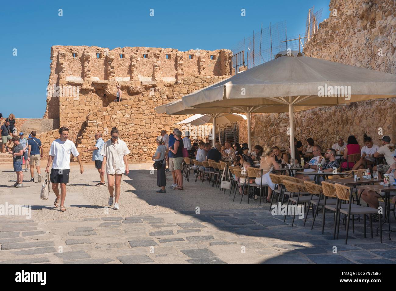 Sailing club cafe hi-res stock photography and images - Alamy