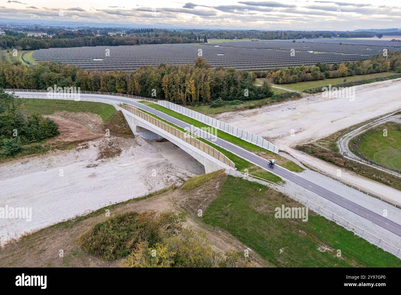 Pocking, Germany. 08th Oct, 2024. A bridge for bats crosses the future ...
