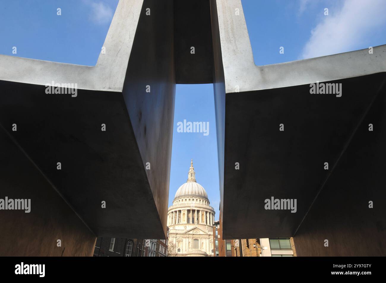GREAT BRITAIN. LONDON. THE CITY. THE SAINT PAUL'S CATHEDRAL, MADE BY ...