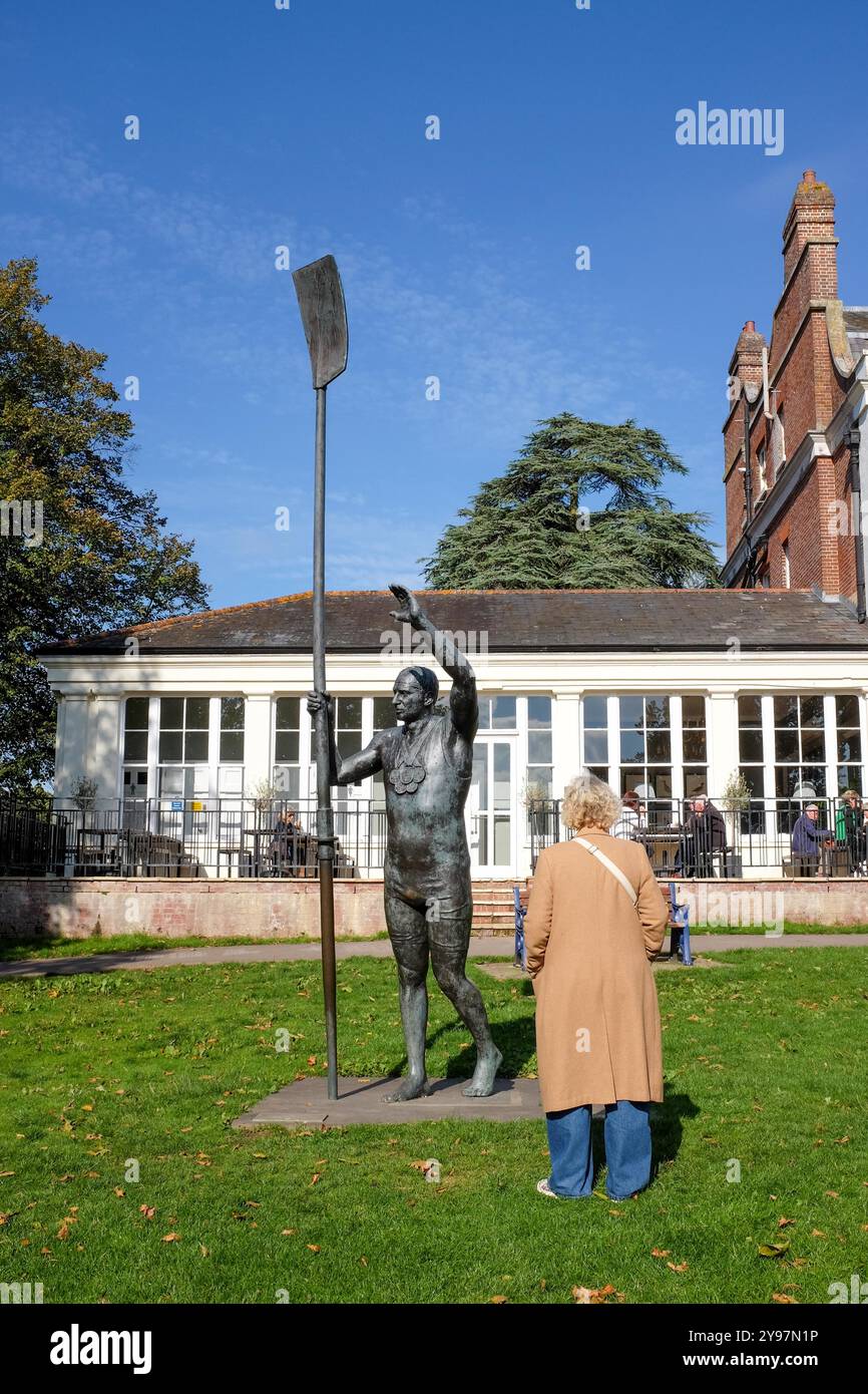The Sir Steve Redgrave statue by sculptor Neale Andrew in Higginson ...