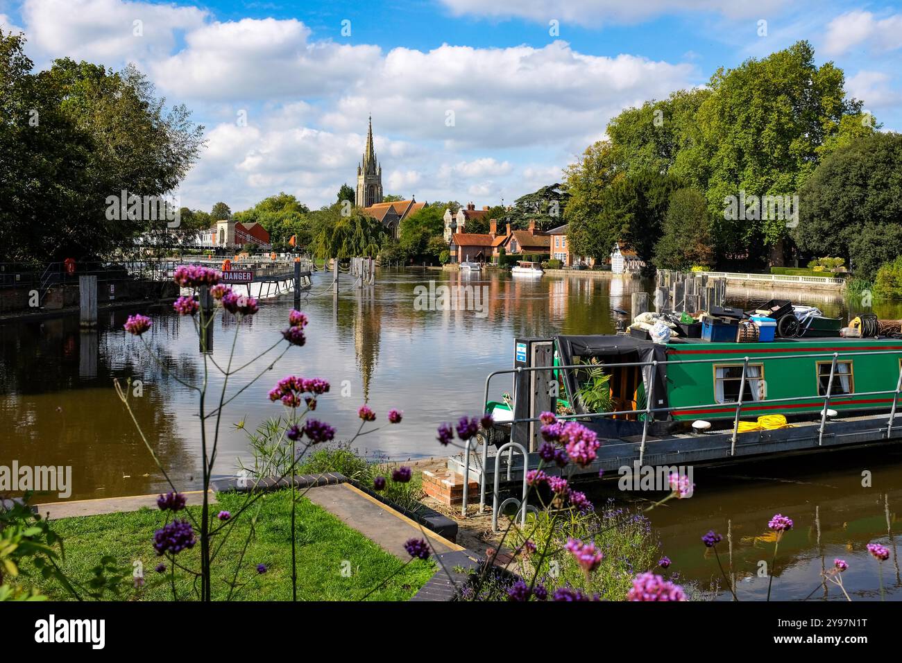 Marlow Lock and weir on the River Thames , Buckinghamshire , England ...
