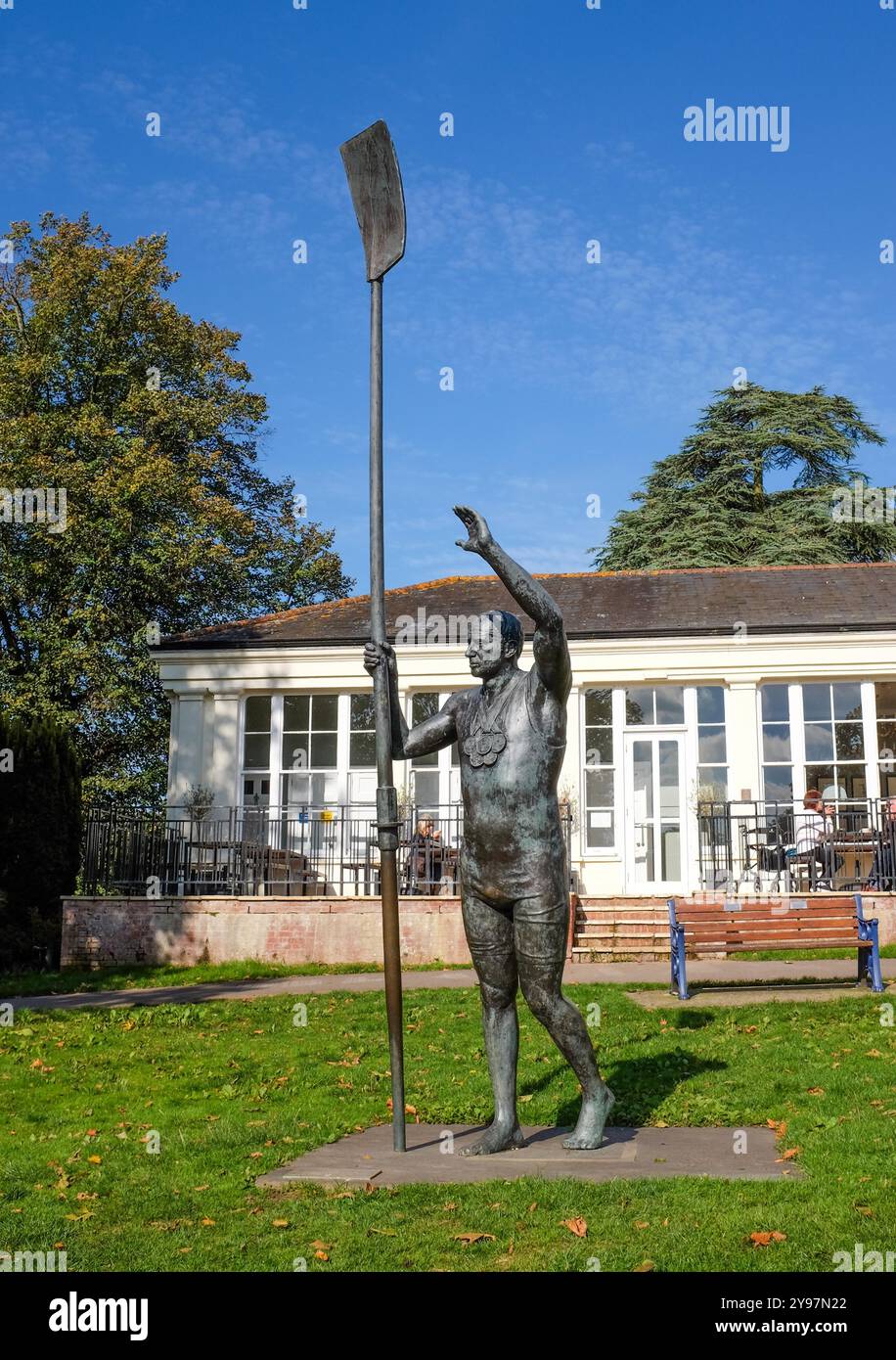 The Sir Steve Redgrave statue by sculptor Neale Andrew in Higginson ...