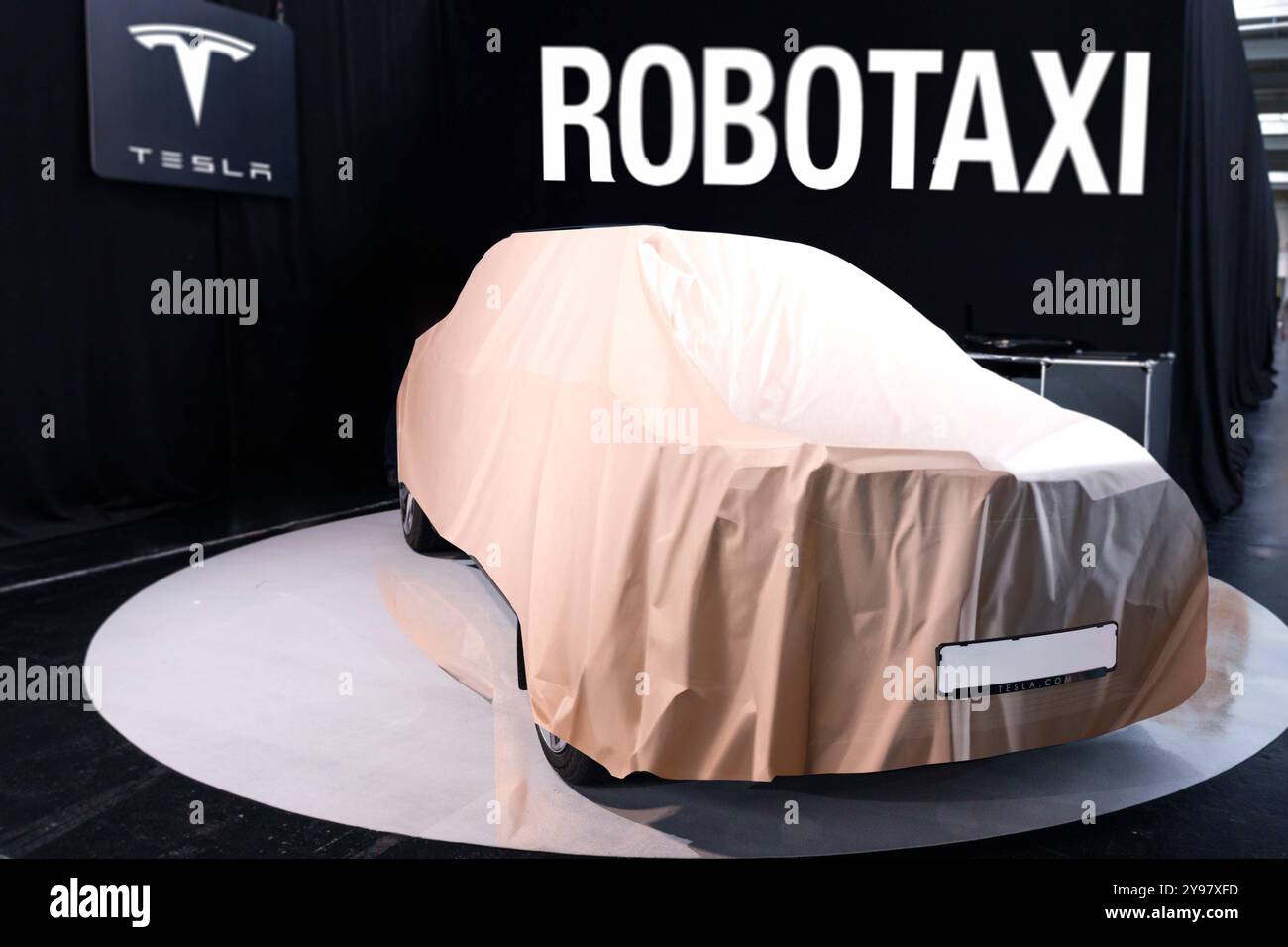 Robotaxis tesla hi-res stock photography and images - Alamy