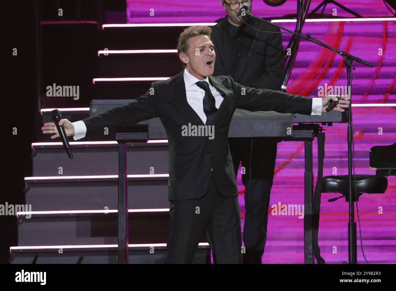 Mexico City, Mexico. 08th Oct, 2024. Singer Luis Miguel performs on ...