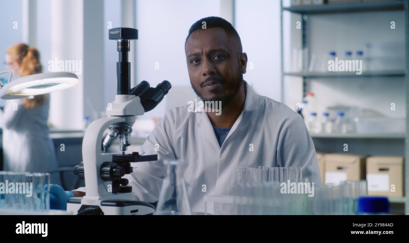 African american microbiologist researcher hi-res stock photography and images - Alamy