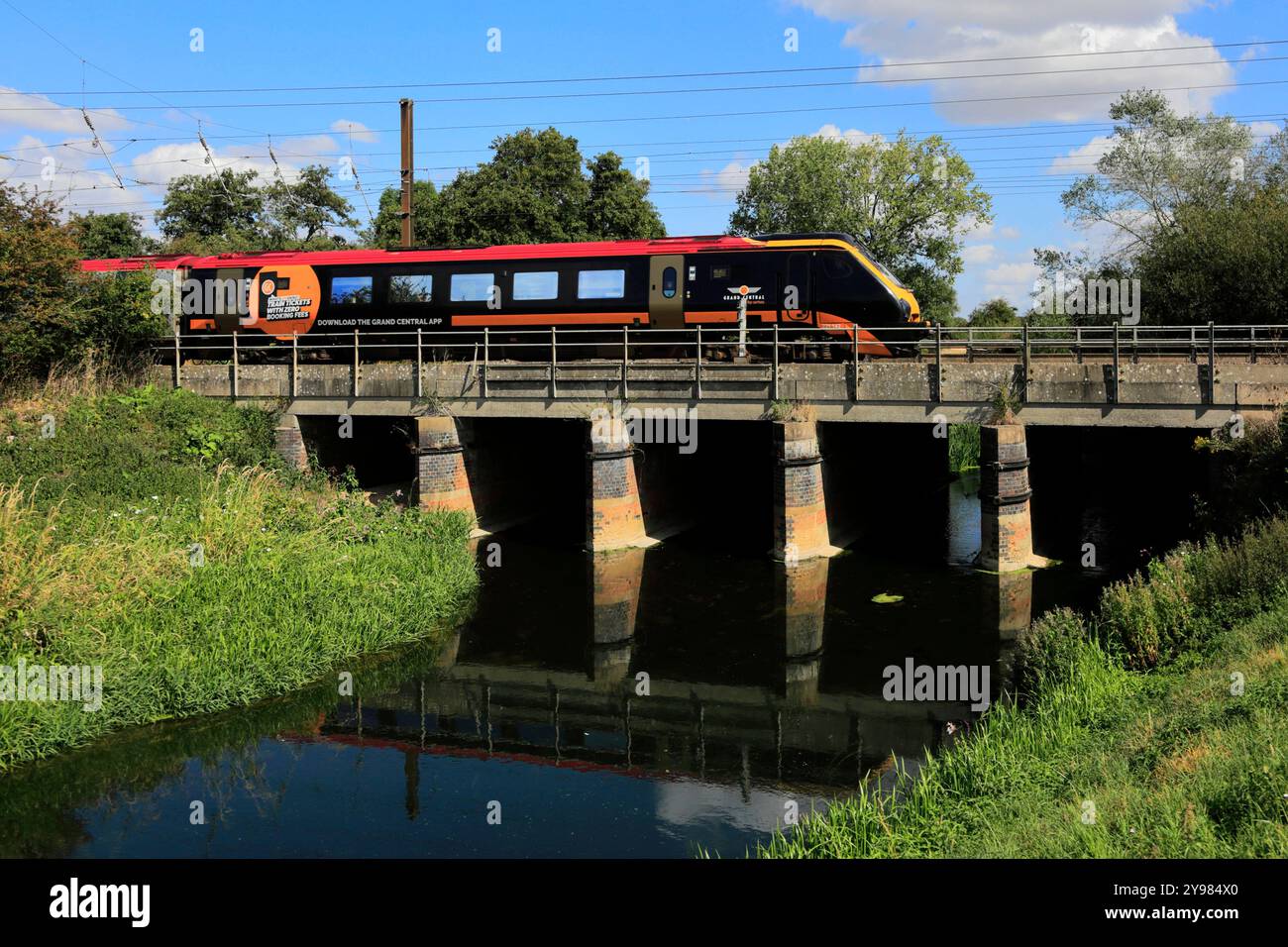 221 142 Super Voyager train, Grand Central Trains, East Coast Main Line ...