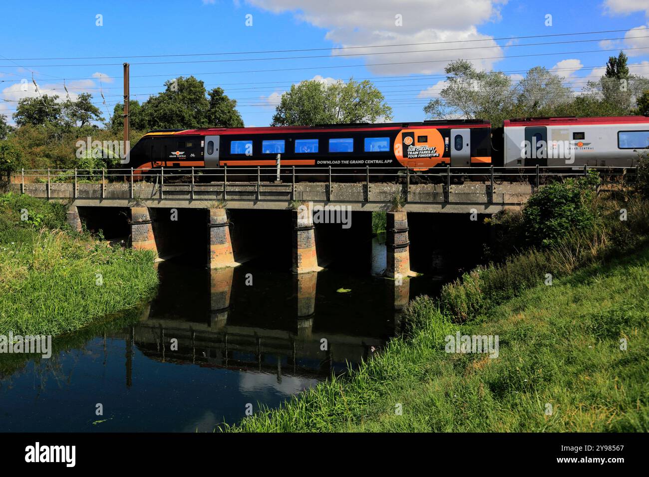 221 142 Super Voyager train, Grand Central Trains, East Coast Main Line ...