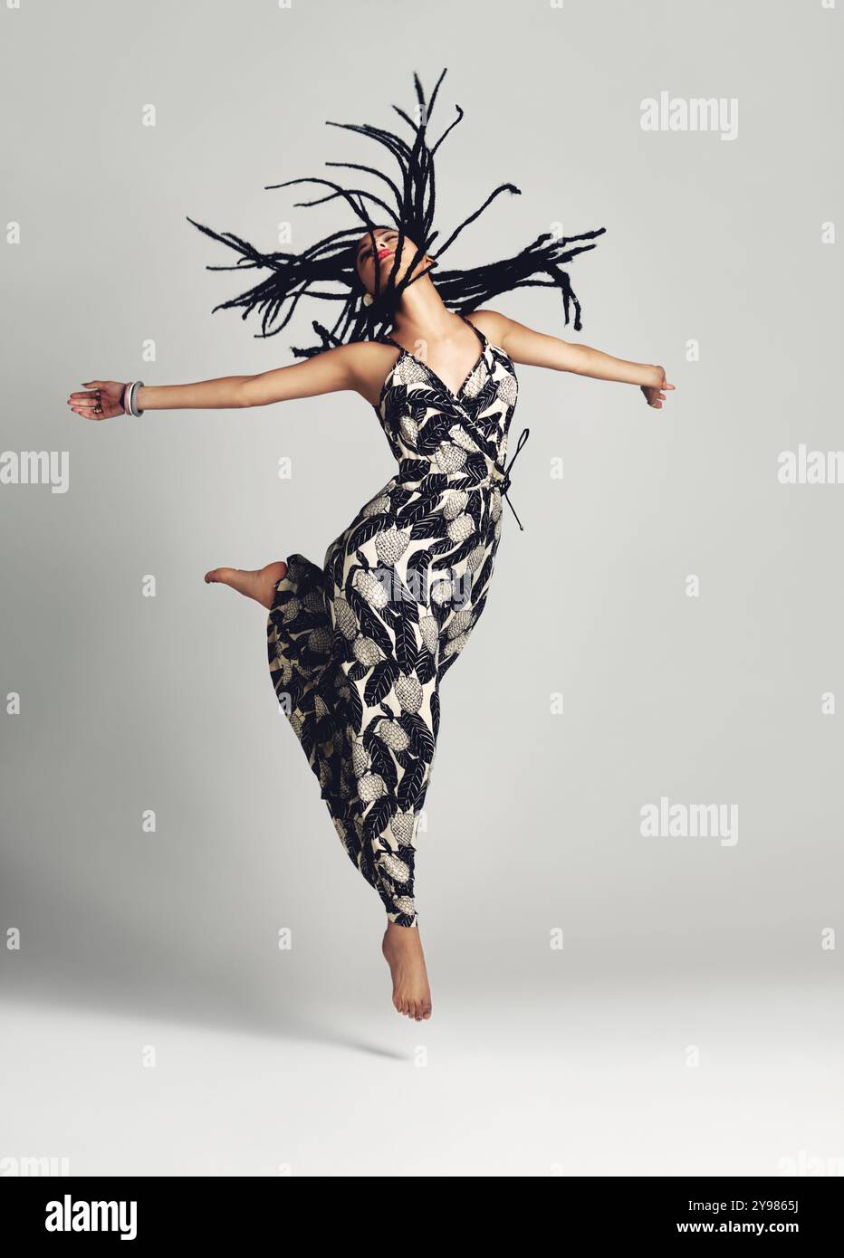 Fabric wind dance hi-res stock photography and images - Alamy