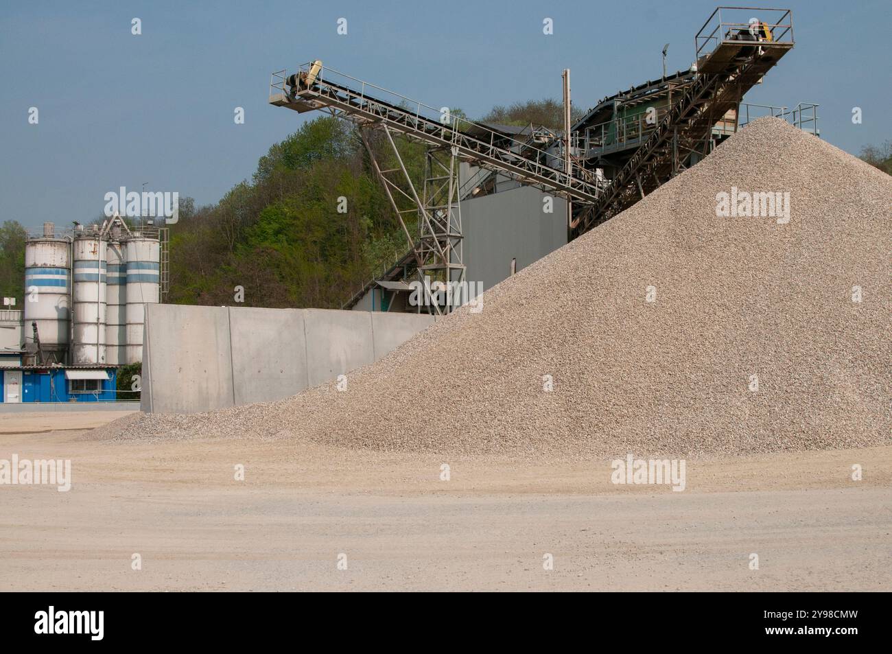 Structure for the extraction of sandy and rocky material for ...