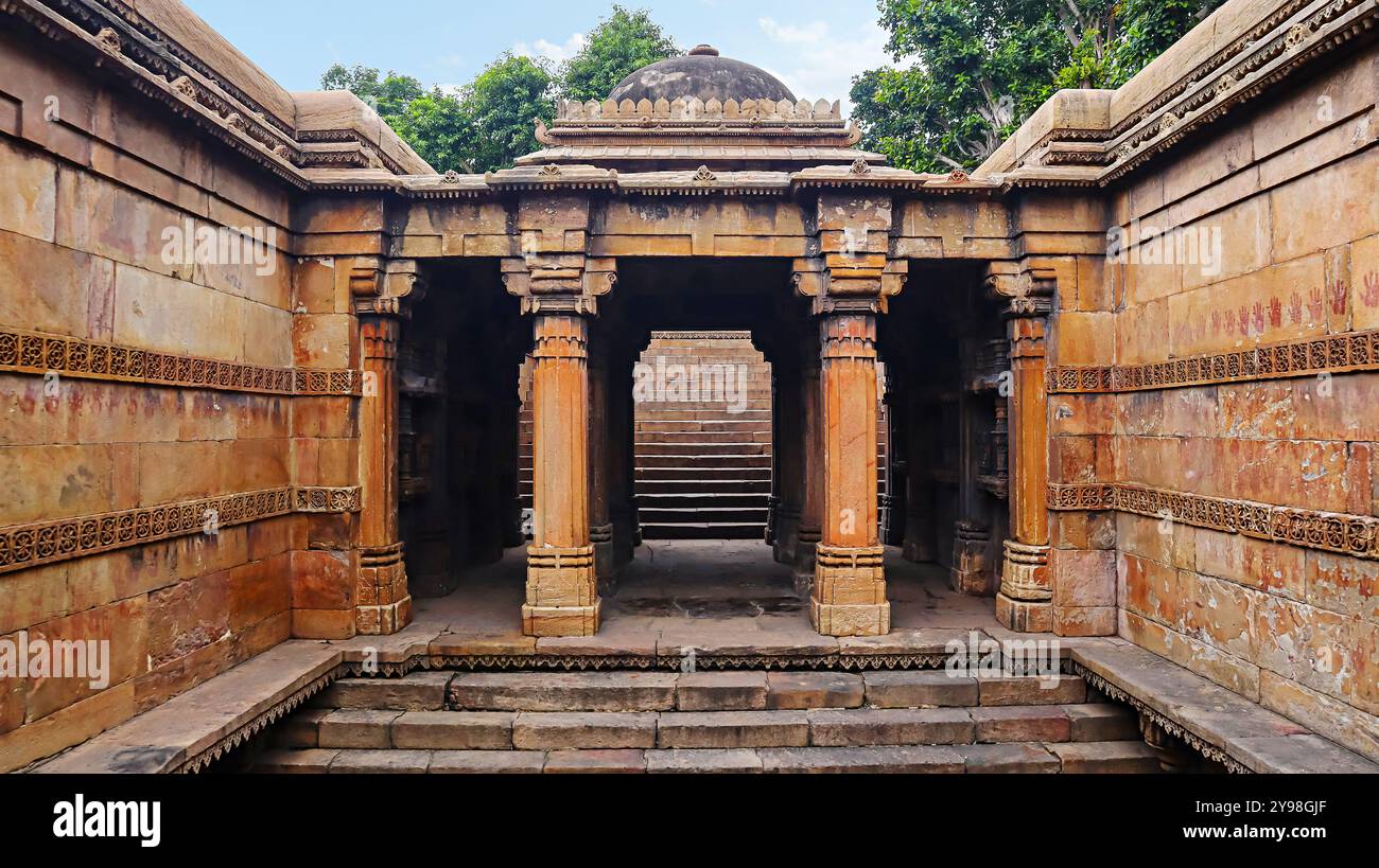 The first ground storey of Bai Harir Stepwell, Ahmedabad, Gujarat ...