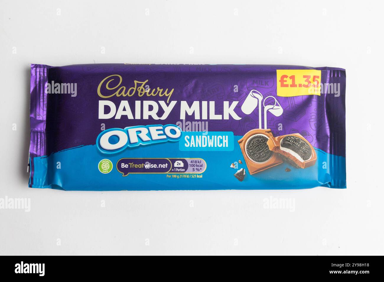 Cadbury dairy milk oreo chocolate bar hi-res stock photography and ...