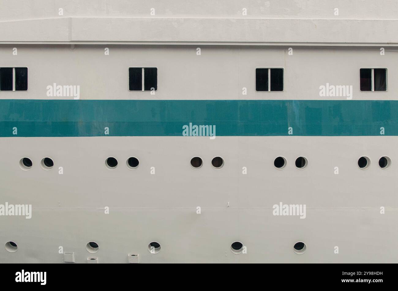 Porthole of a cruise ship Stock Photo - Alamy