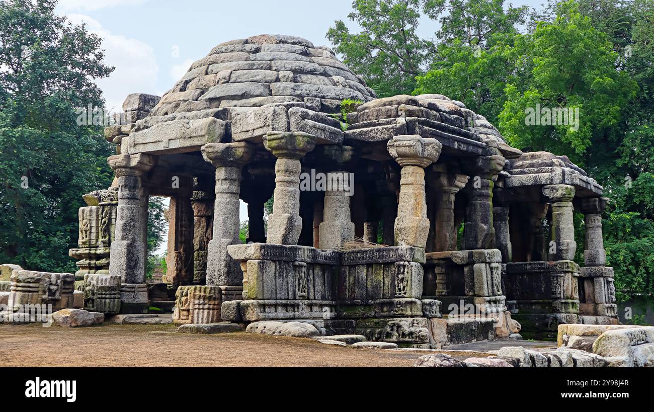 Ruined façade of Lord Shiva Temple, Godhra, Gujarat, India Stock Photo ...
