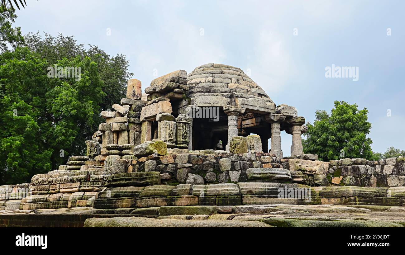 Ruined façade of Lord Shiva Temple, Godhra, Gujarat, India. Ruined ...