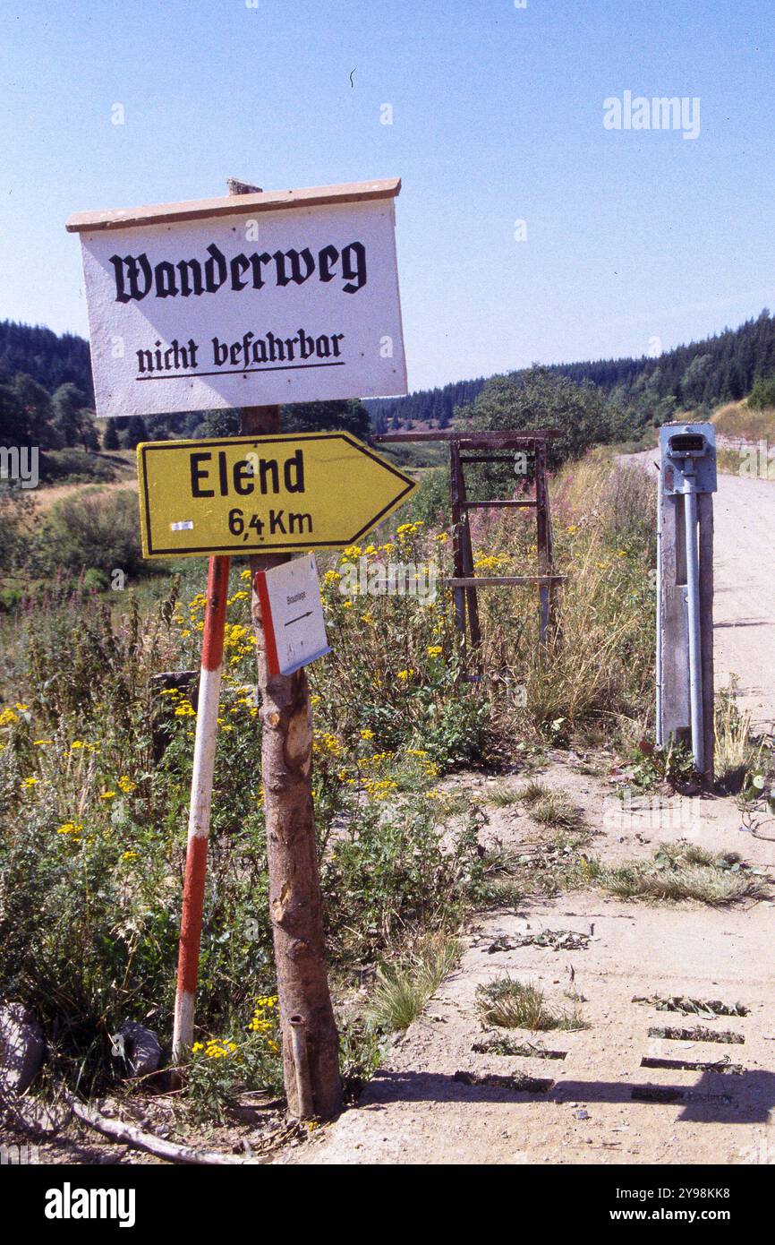 The border crossing between East and West Germany in 1990 Stock Photo ...