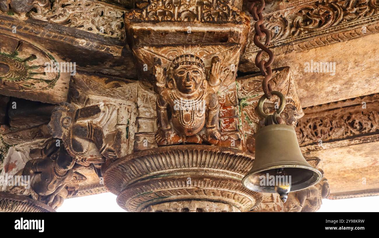 Carvings of Kichak on the pillars of Neelkanth Mahadev Temple, Sunak ...