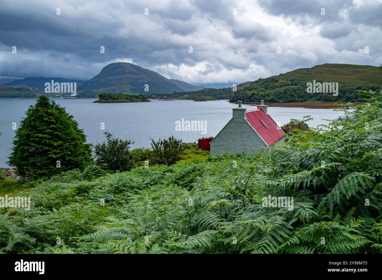 White cottage with red roof, Inverbain, Shieldaig, Scottish Highlands ...
