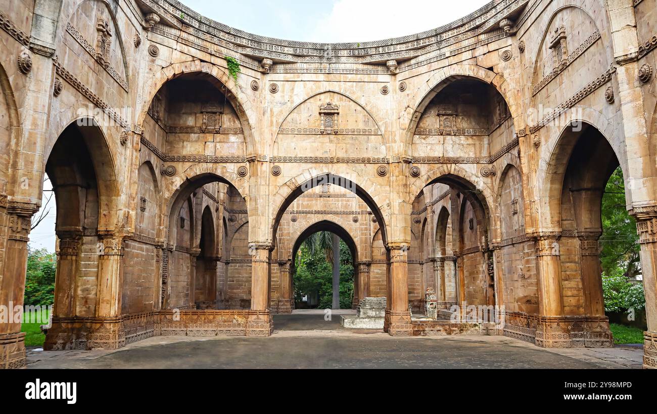 Inside view of Sikandar Shah's Tomb, built by Sultan Bahadur Shah in ...
