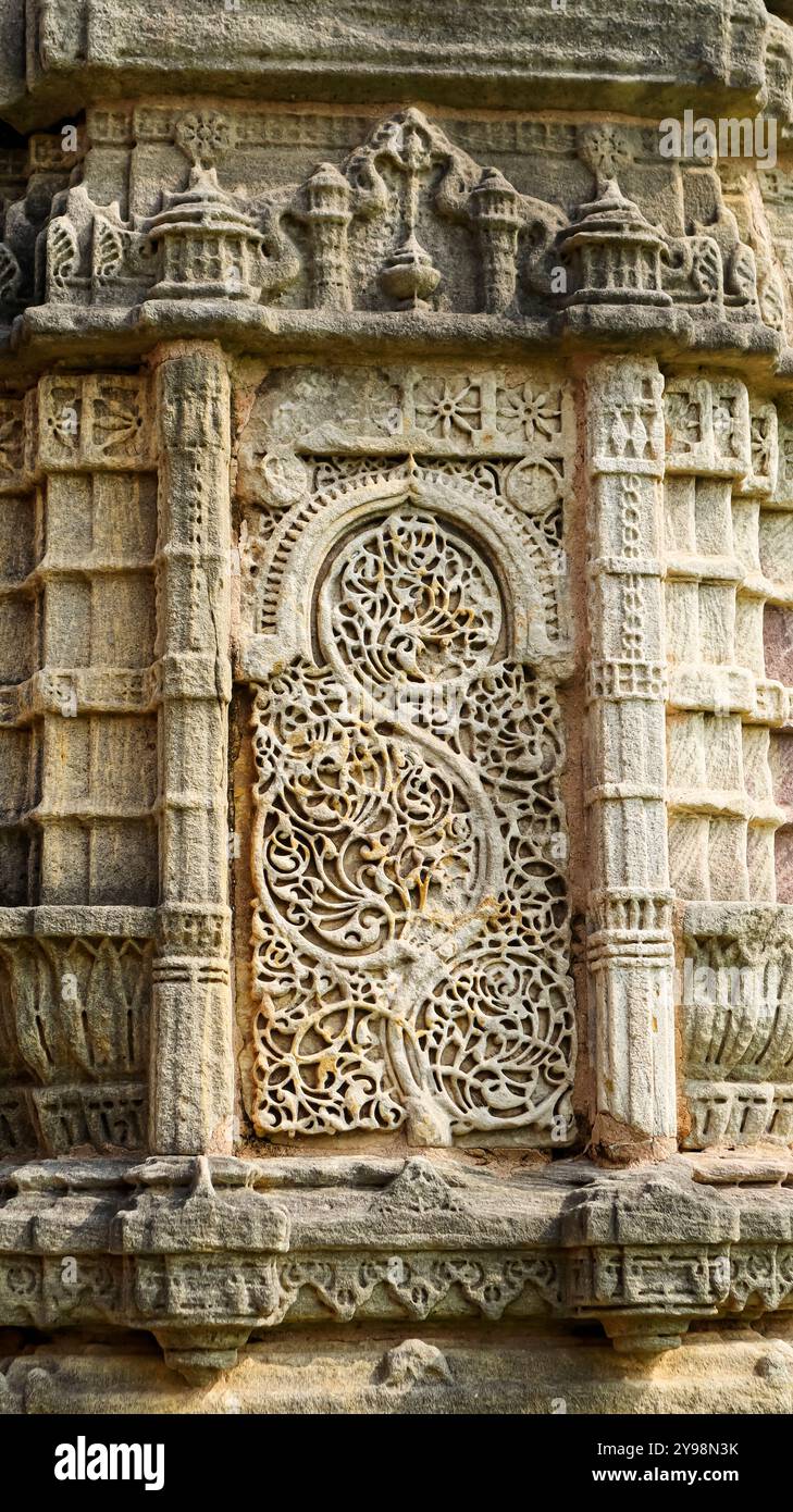 Delicate intricate designs on Kamani Masjid, UNESCO site, Pavagadh ...