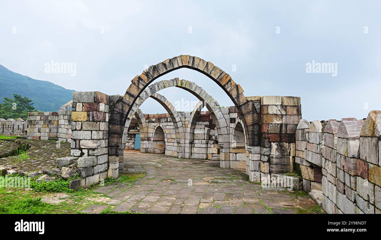 View of Saat Kaman, the seven arches, 15th-century Mughal architecture ...