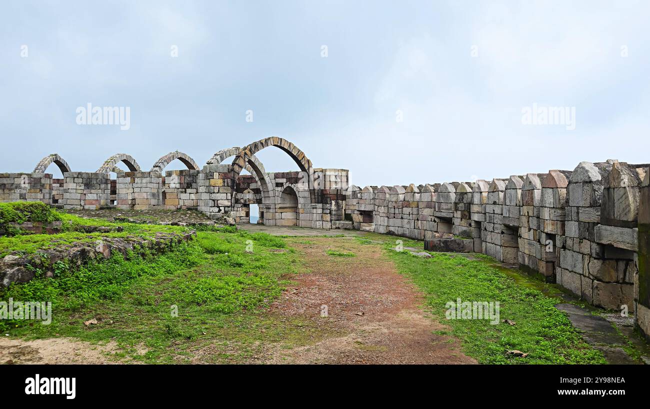View of Saat Kaman, the seven arches, 15th-century Mughal architecture ...