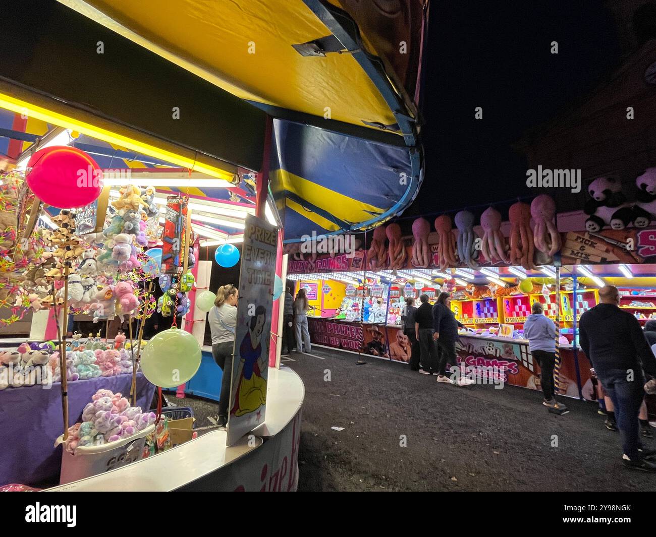 Rides at Chipping Norton Mop Fair in the Cotswolds Stock Photo - Alamy