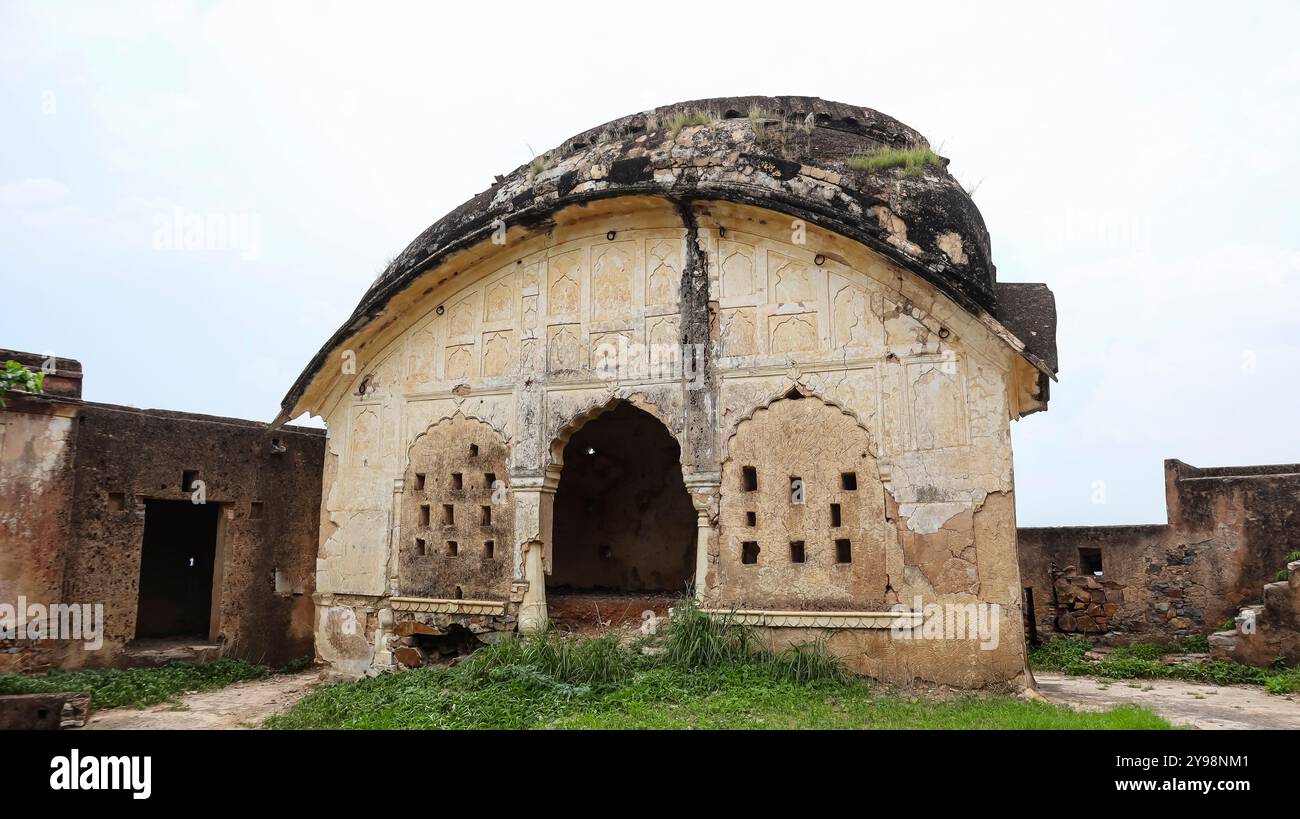 View of the ruined pavilion of Pratapgarh Fort Palace, Pratapgarh ...