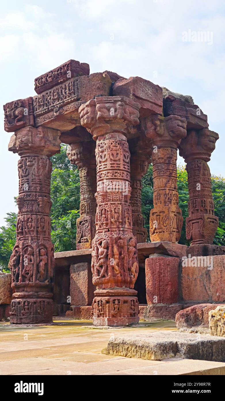 Ruined carved temple pillars of Ratneshwar Mahadev Temple, Ratanpur ...