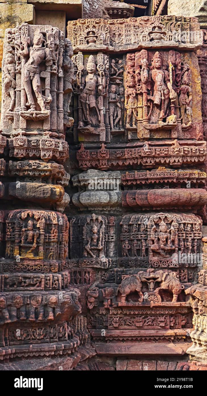 Carving details of Hindu deities on the wall of Ratneshwar Mahadev ...