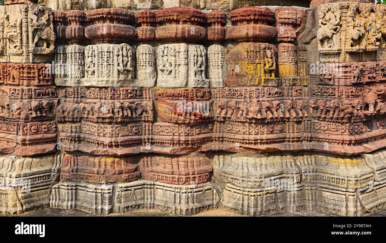 Carving details of Hindu deities on the wall of Ratneshwar Mahadev ...