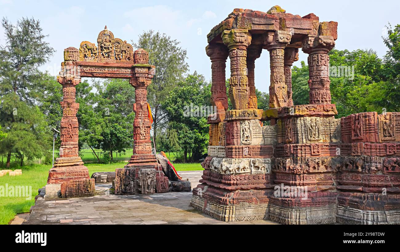 View of Kirti Toran and the ruined mandapa of Ratneshwar Mahadev Temple ...